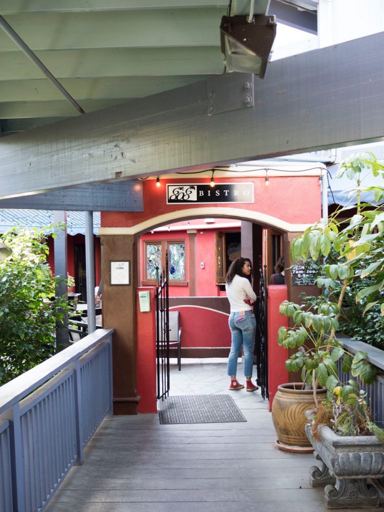 Review of 808 Bistro, a decent place for breakfast in Kihei, Maui